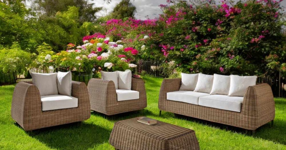 Utelounge i Polyrattan och kuddar