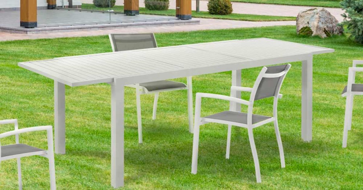 Utdragbart trädgårdsbord i vit aluminium