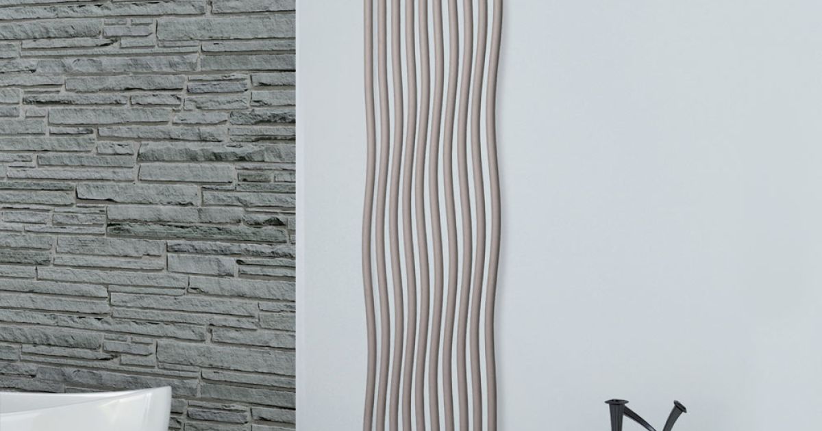 Hydraulisk kylare med vertikalt böjda element Made in Italy